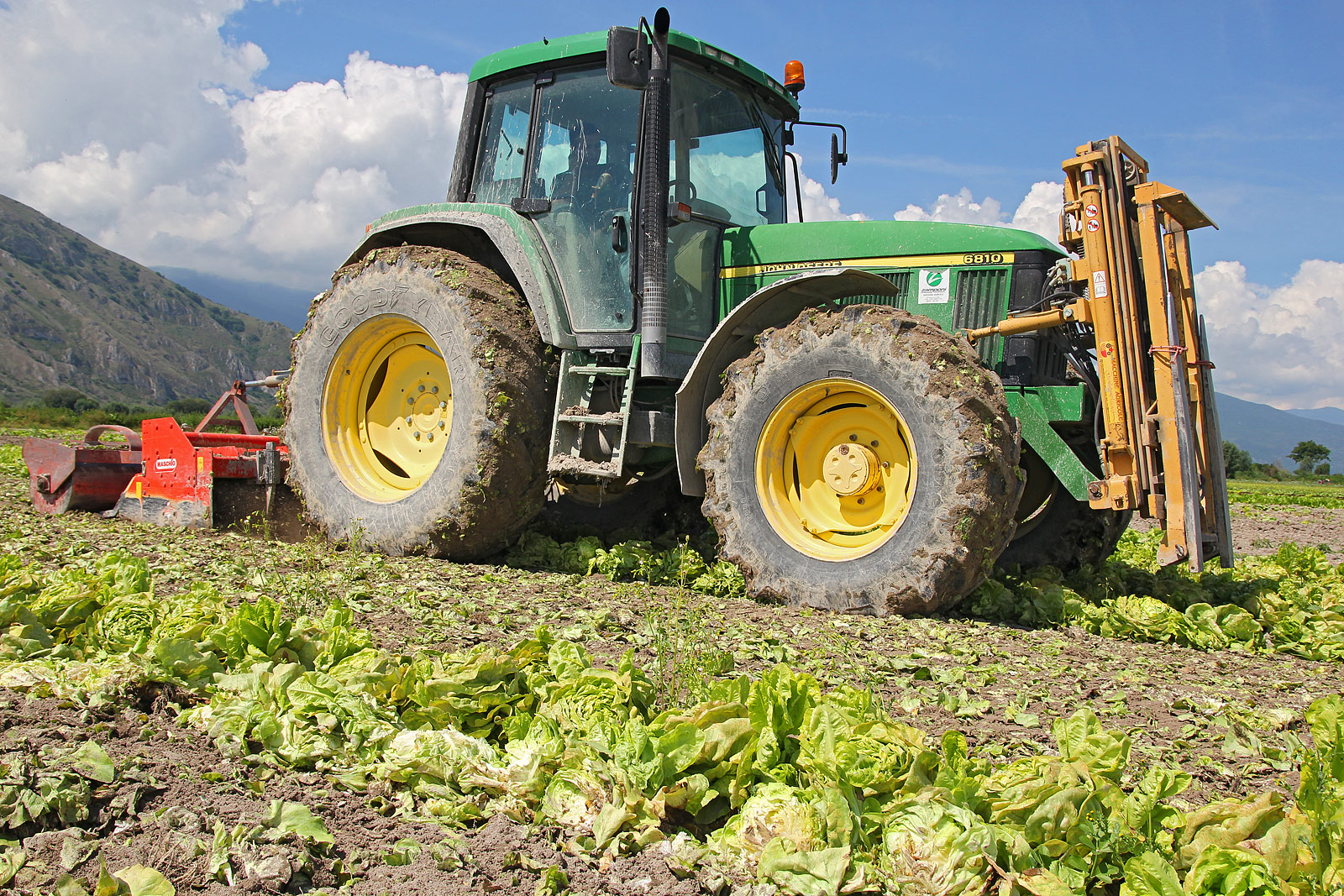 Trattore si ribalta: muore un agricoltore a Menfi (AG)