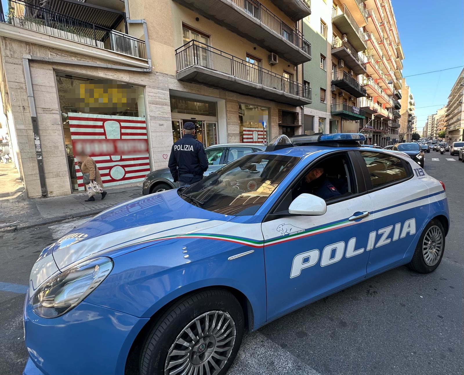 Catania, scoperta a rubare aggredisce la commessa: arrestata