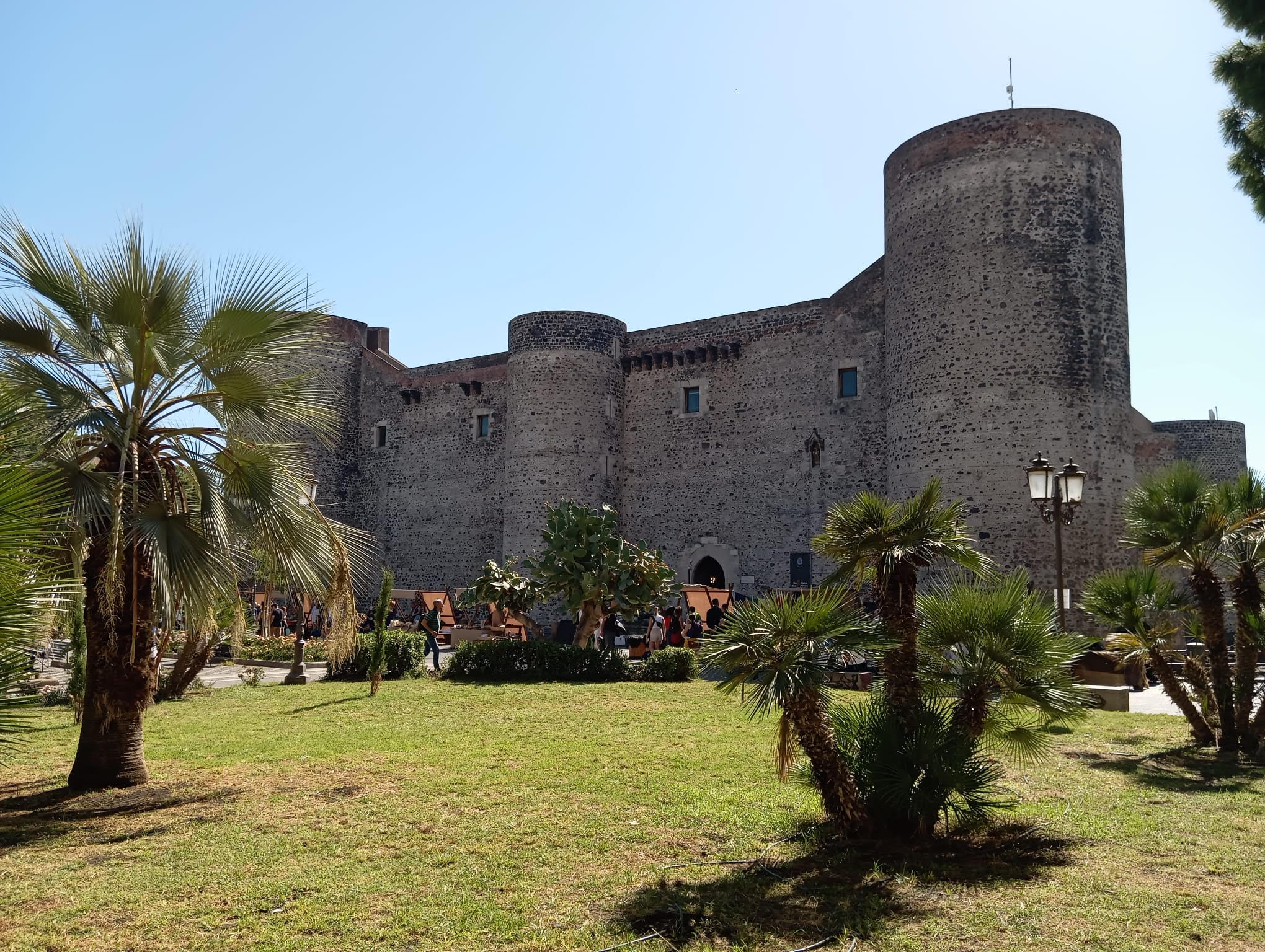 Catania, chiude per ristrutturazione il Castello Ursino: il Comune ...