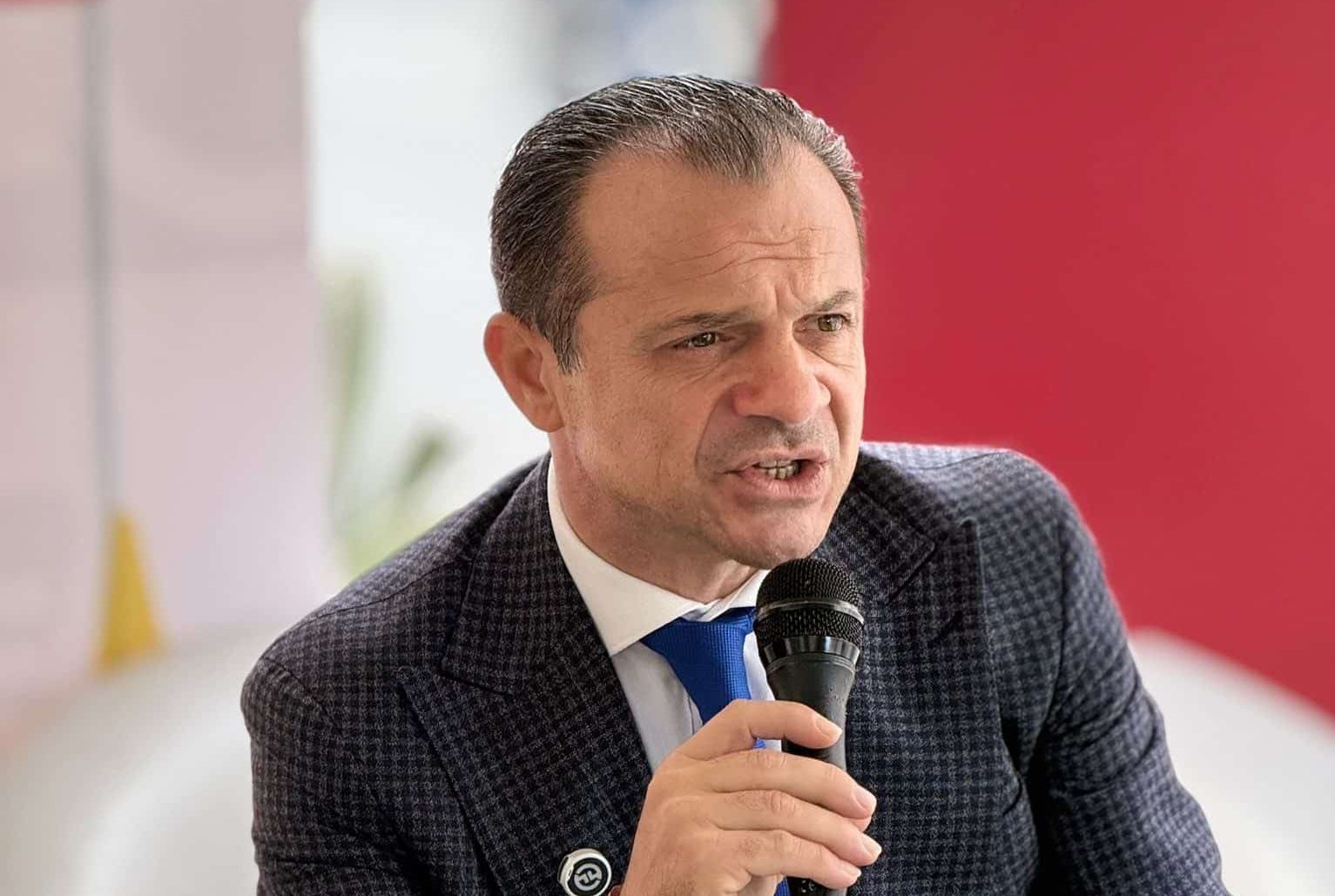 Cateno De Luca, sui social annuncia per sabato un comizio a Messina ...